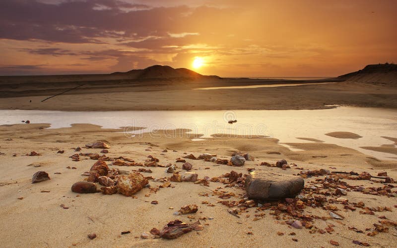 Alba piovosa fotografia stock. Immagine di nave, pioggia - 17485776