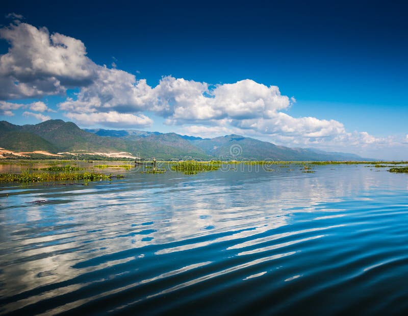 Alba sul lago Inle fotografia stock. Immagine di myanmar - 42304864