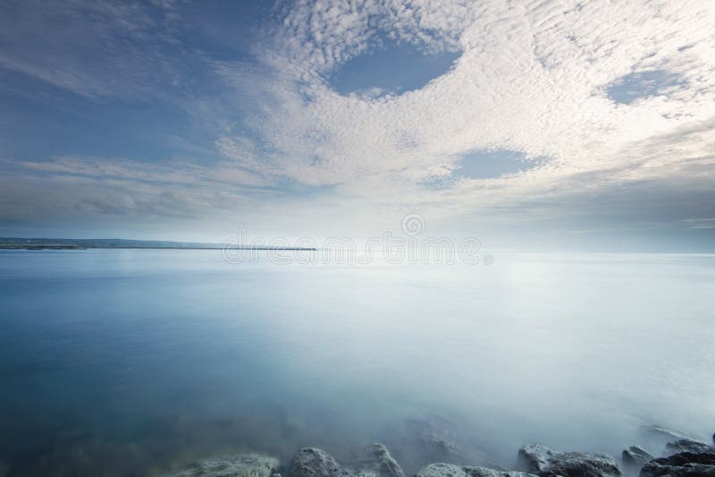 Alba sul lago tamblingan fotografia stock. Immagine di mattina - 31448826