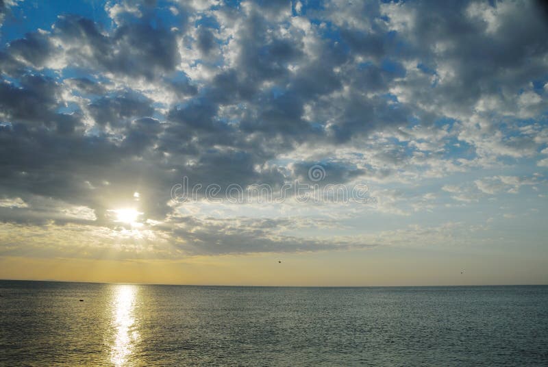Alba sul mare immagine stock. Immagine di luce, bellezza - 3102847
