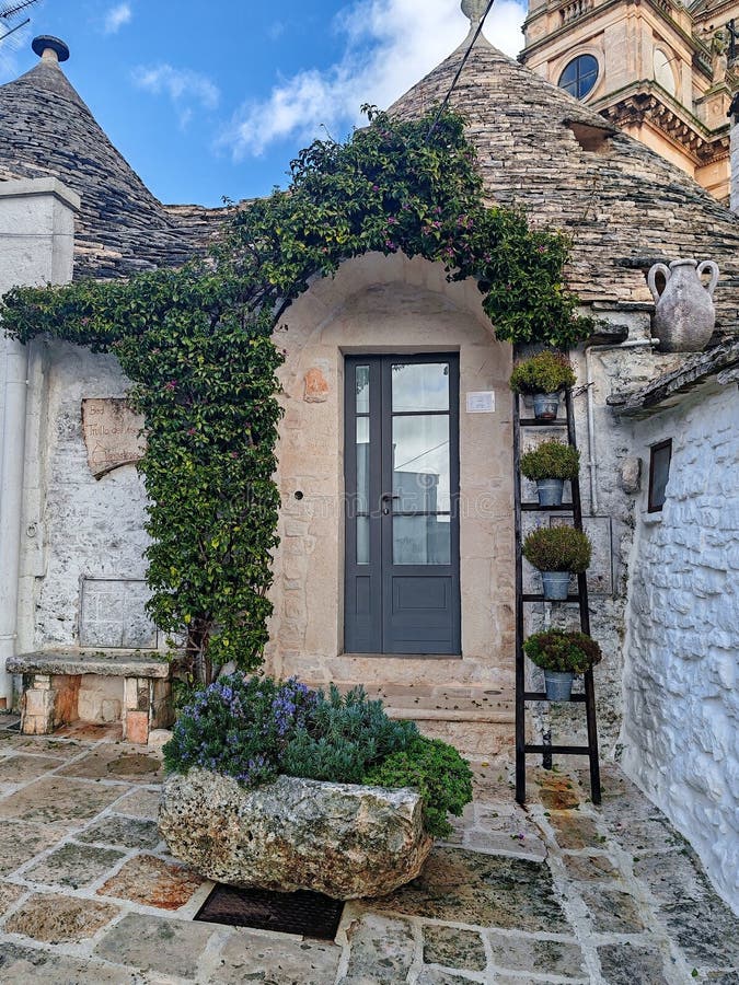 Alberobello Italy Stone House Stock Photo - Image of houses, cone ...