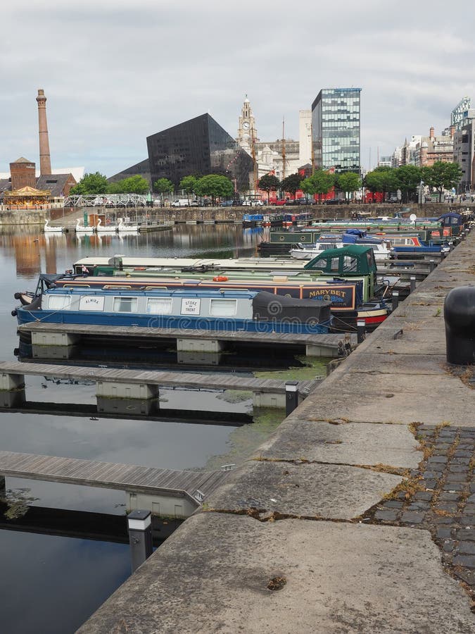 Albert Dock and Salthouse Dock in Liverpool Editorial Image - Image of ...