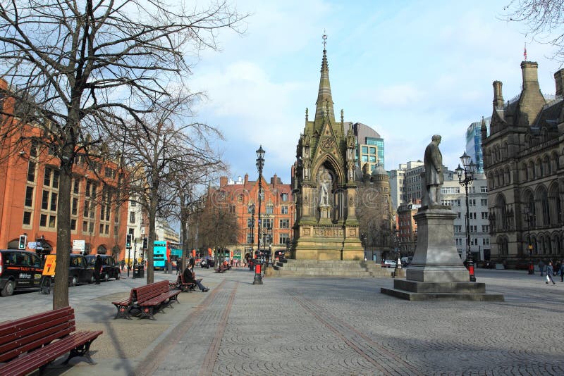 Albert Square in Manchester Redaktionelles Stockfoto - Bild von statue ...