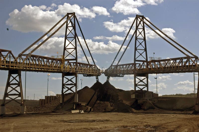 Ölsand, Alberta, Kanada redaktionelles foto. Bild von betriebe - 42945966