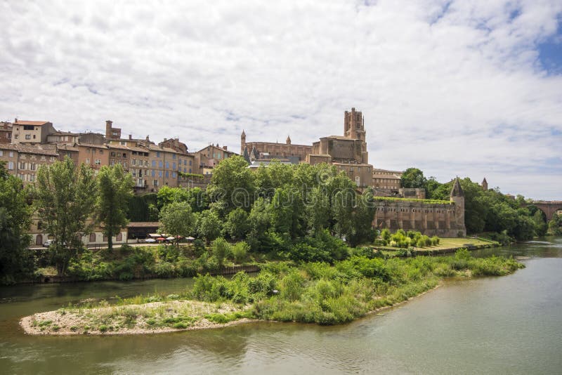 Albi, Francia immagine editoriale. Immagine di monumenti - 102106525