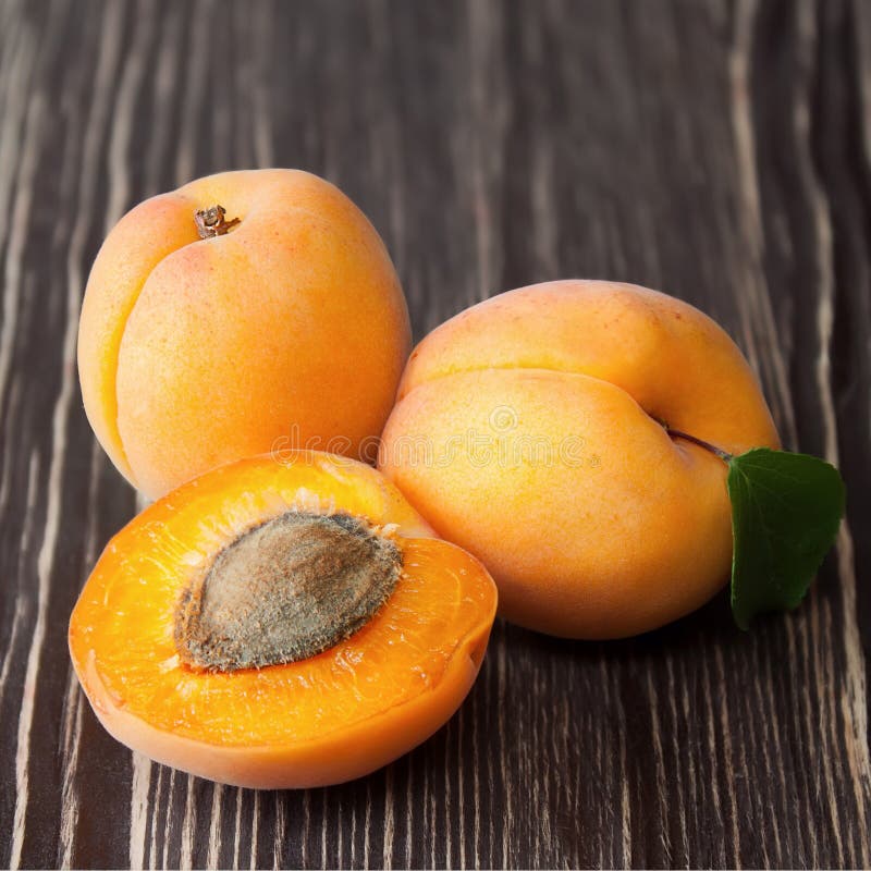 Albicocca fotografia stock. Immagine di stagione, osso - 43439230