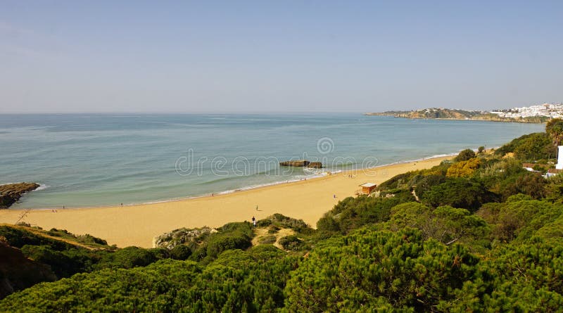 Albufeira-Strand stockfoto. Bild von ozean, wolken, atlantisch - 90150236