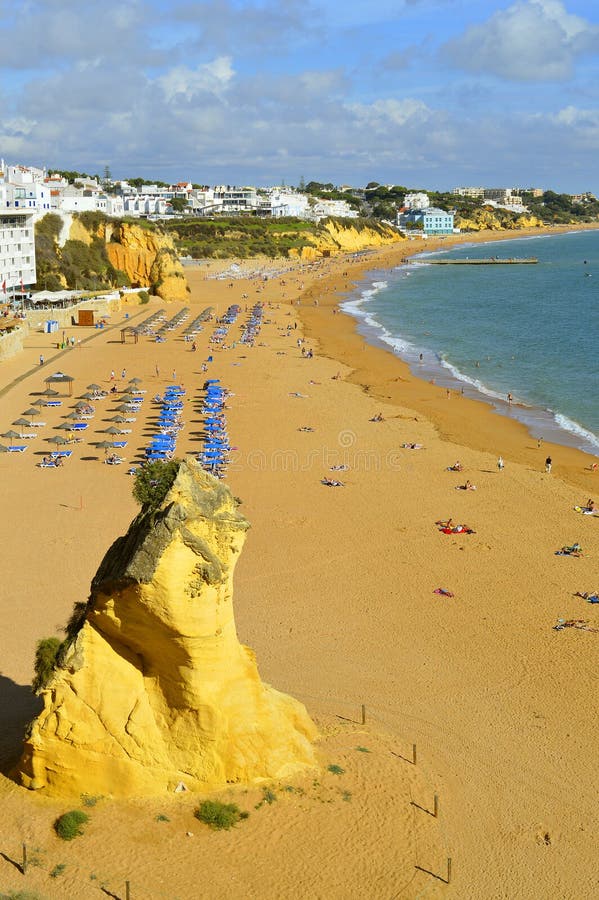 Albufeira-Strand-Natursteinbogen Stockfoto - Bild von küsten, iberien ...