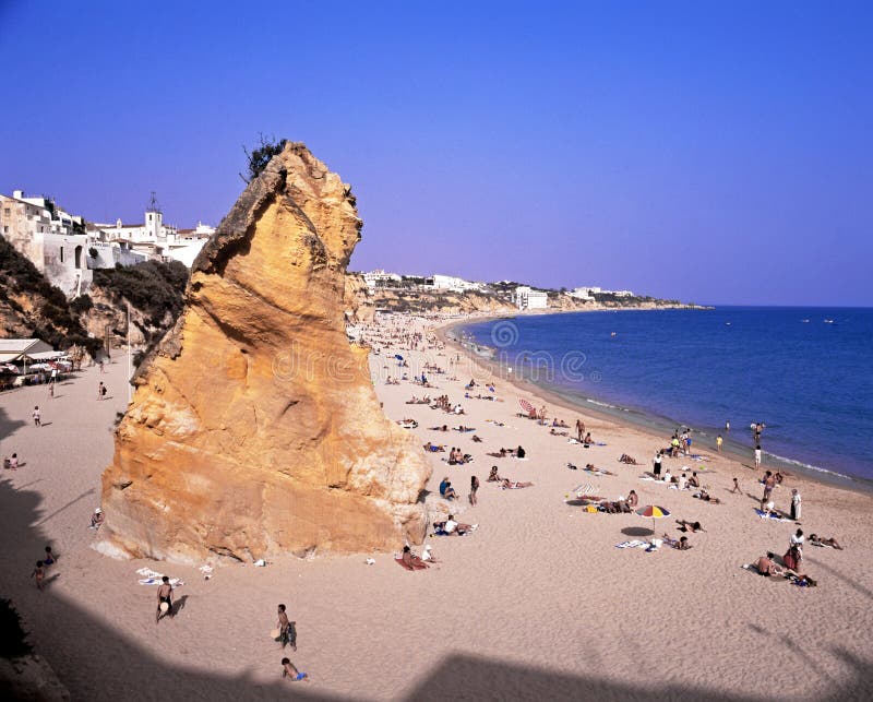 Albufeira-Strand, Portugal redaktionelles stockfoto. Bild von himmel ...