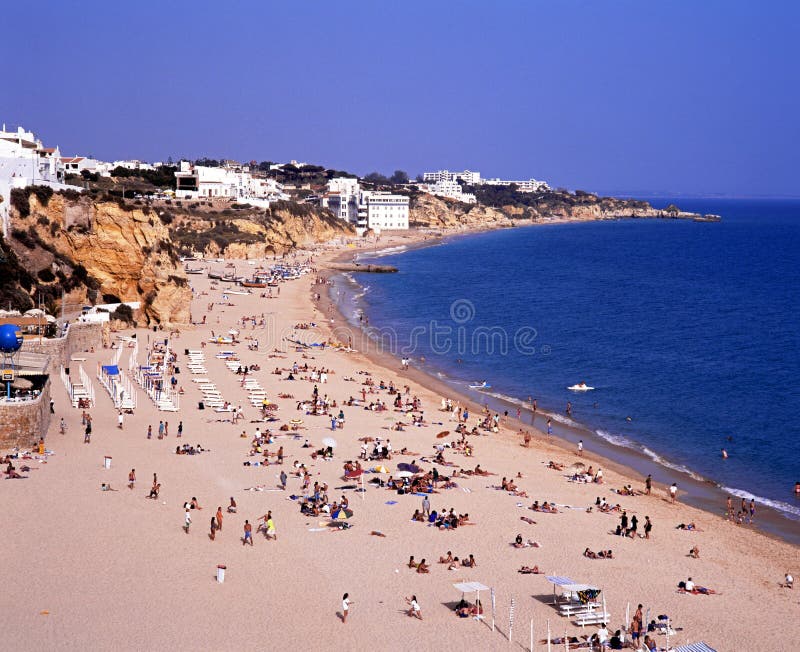 Albufeira-Strand, Portugal redaktionelles stockfoto. Bild von himmel ...