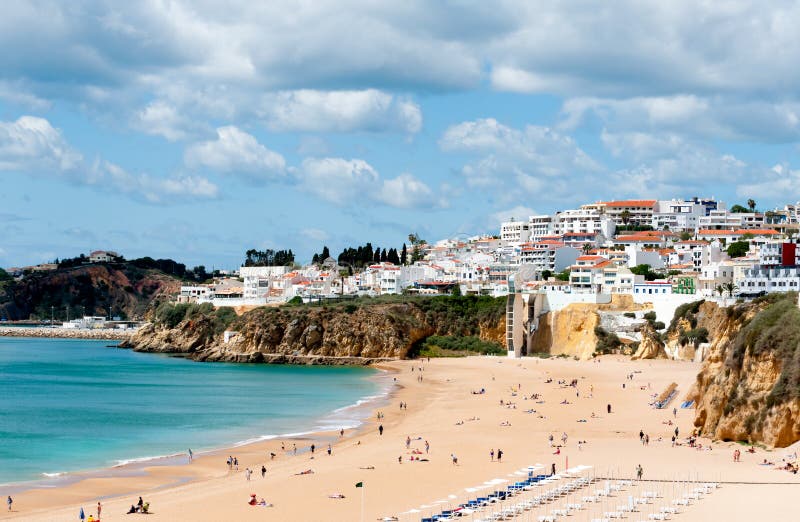 Albufeira Strand in Westportugal Stockfoto - Bild von zieleinheiten ...