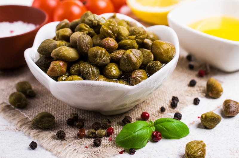 Alcaparras Adobadas Tradicionales Foto de archivo - Imagen de fondo ...