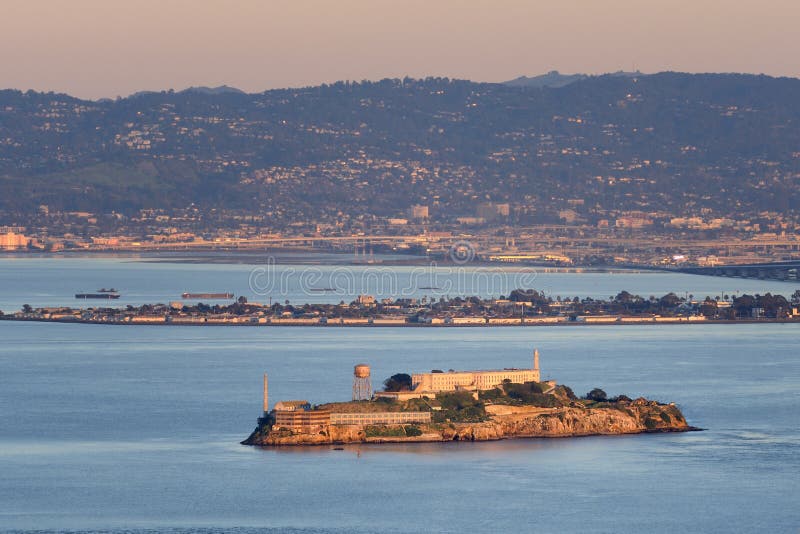Alcatraz-Insel Bei Sonnenuntergang Stockbild - Bild von kelly, capone ...