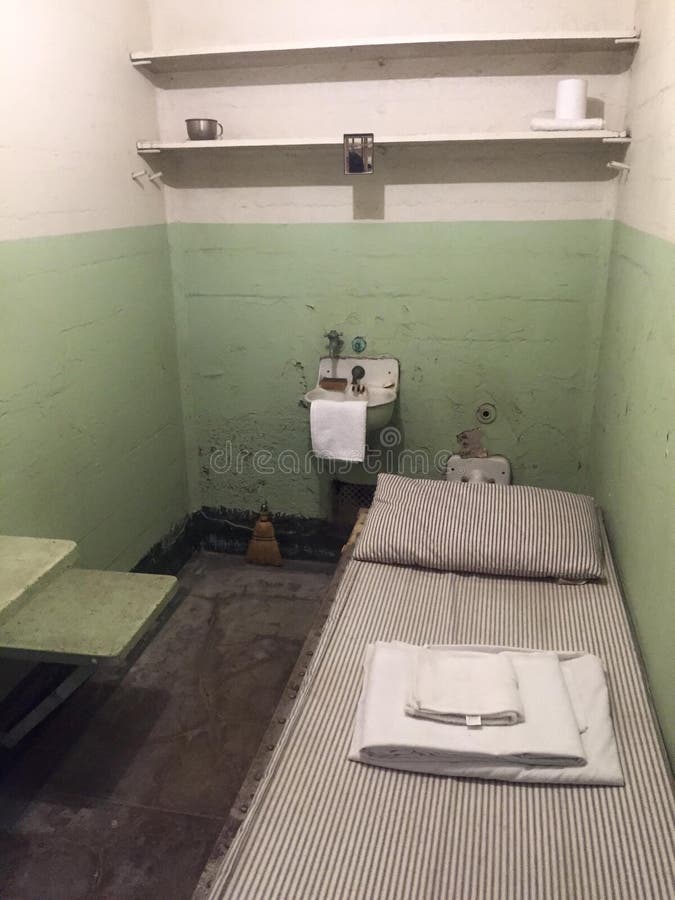 Alcatraz intérieur photo stock. Image du bassin, propriété - 71590882