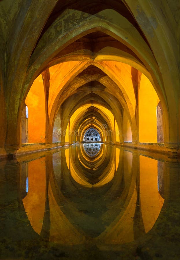 Alcazar baths, Cordoba editorial stock image. Image of arch - 73933464