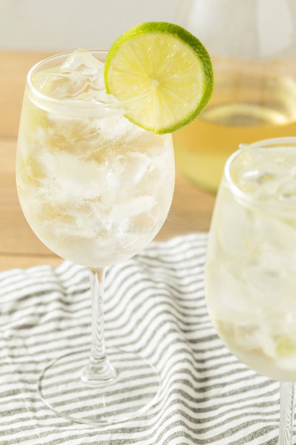 Alcohlic Refreshing Wine Spritzer Stock Image - Image of cocktail ...