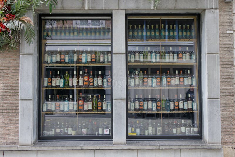 Alcohol shop window editorial photo. Image of bottle - 321689221