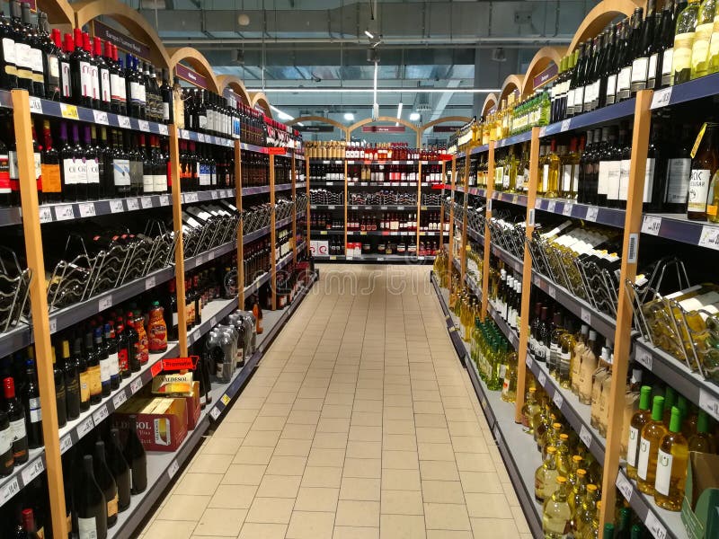 Alcohol store editorial image. Image of drink, celebrate - 31555380