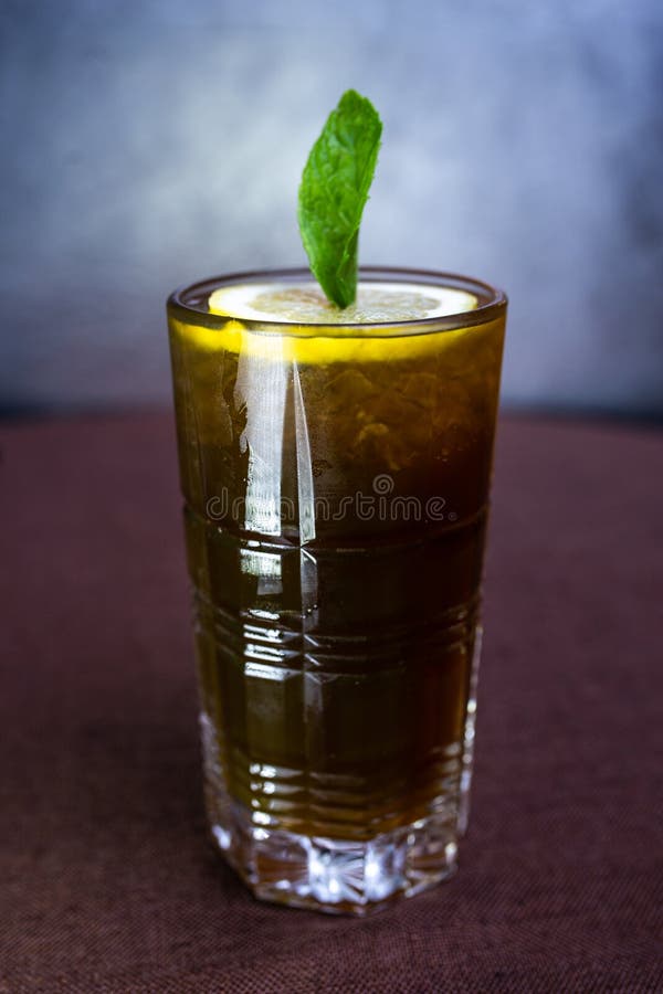 Alcoholic Drink with Coca-Cola and a Slice of Lemon in a Glass Stock ...