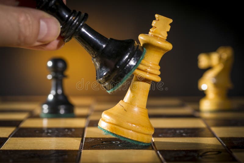 Alcuni Pezzi Di Legno Di Scacchi Fotografia Stock - Immagine di svago ...