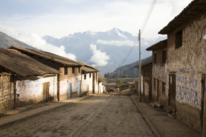 Aldea andina imagen de archivo. Imagen de andes, aldea - 5228581
