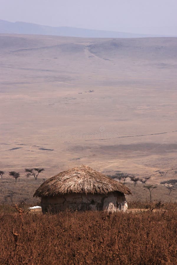 Aldea Del Masai En Ngorongoro Imagen de archivo - Imagen de sabana ...