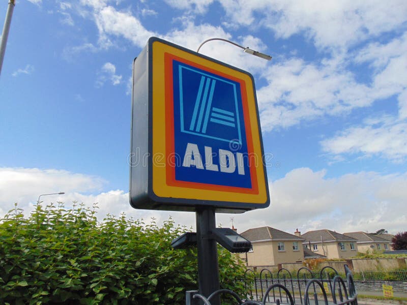 Aldi Sign With Their 2017 Version Of Their Logo Editorial Photography ...