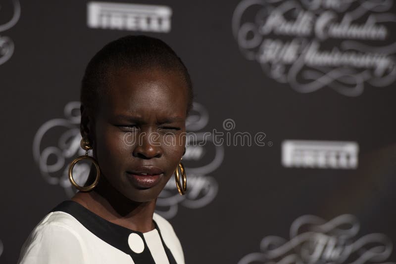 Alek Wek foto editorial. Imagen de rojo, supermodelo - 35629451