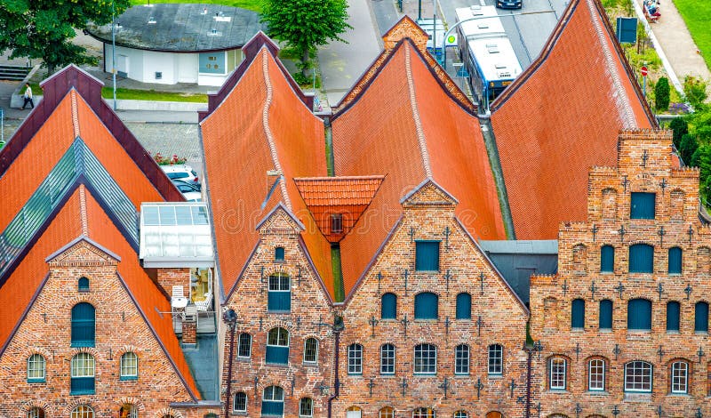 Alemania En El Perfil Medieval De Lubeck Foto de archivo - Imagen de ...