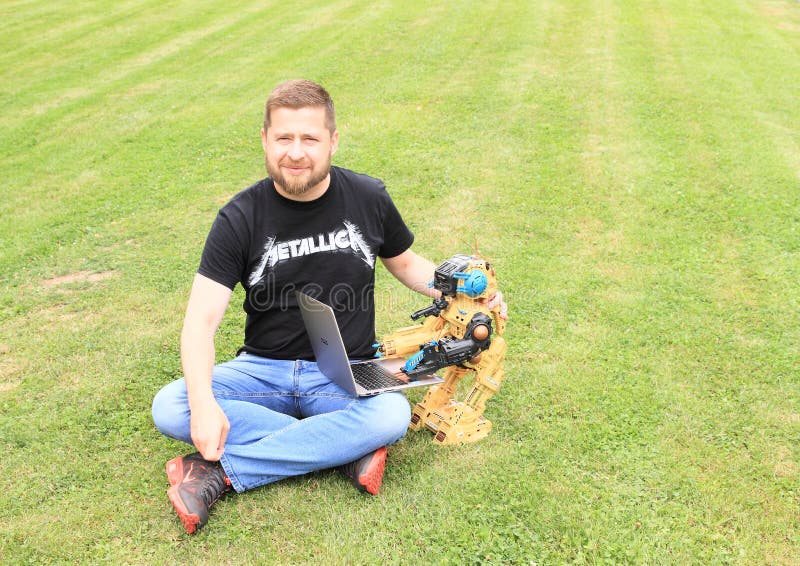 Ales Michl en hierba imagen de archivo editorial. Imagen de sentada ...