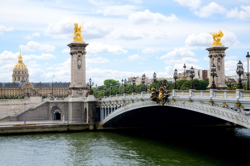Alexander 3 Bridge in Paris. Stock Image - Image of gold, city: 33196987