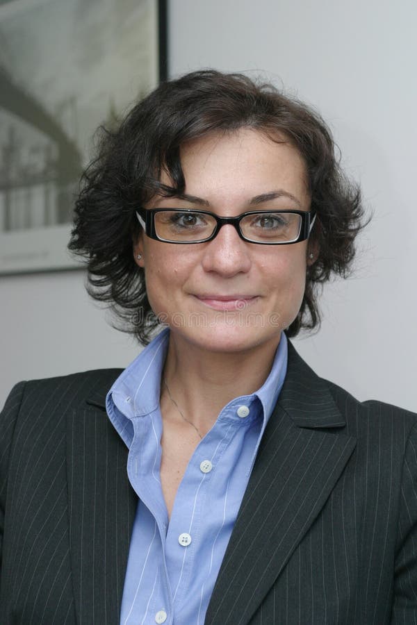 Alexandra Dimofte foto editorial. Imagen de entrevista - 28208141