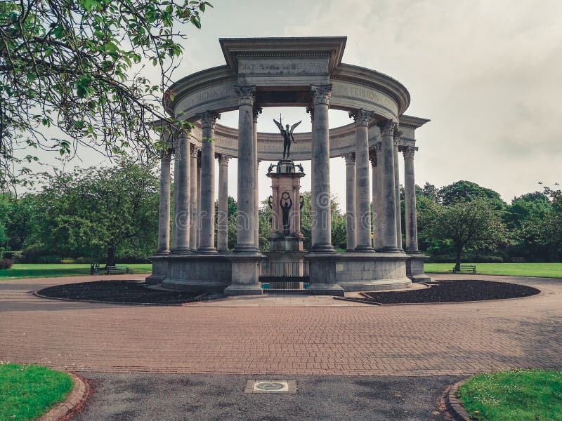 Alexandra Gardens Temple in Cardiff Stock Image - Image of statues ...