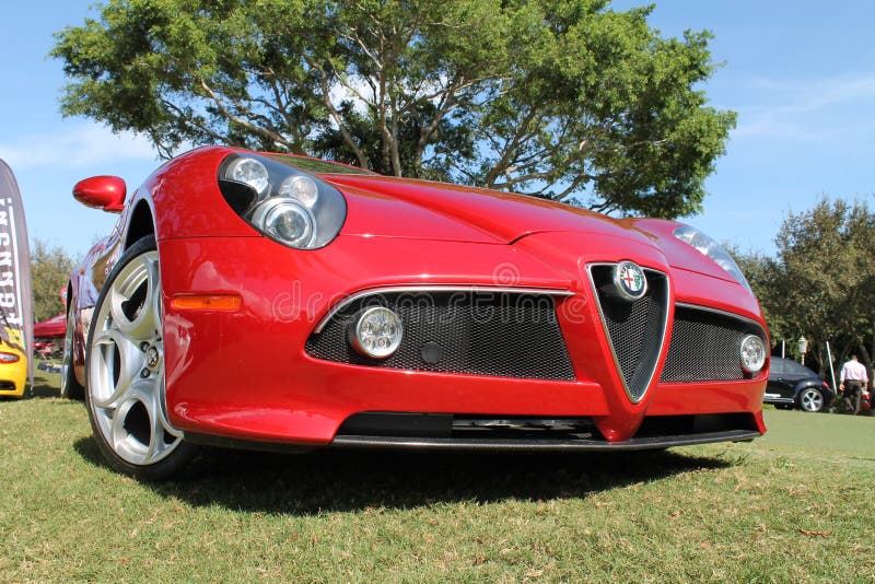 Detalle Moderno Rojo Del Frente Del Coche De Deportes De Alfa Romeo ...