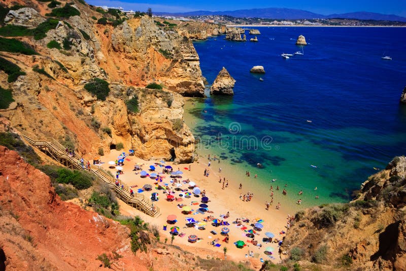 Algarve rots stock afbeelding. Image of strand, europa - 7692379