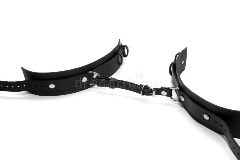 Algemas Pretas Do Couro Isoladas No Fundo Branco Imagem de Stock ...