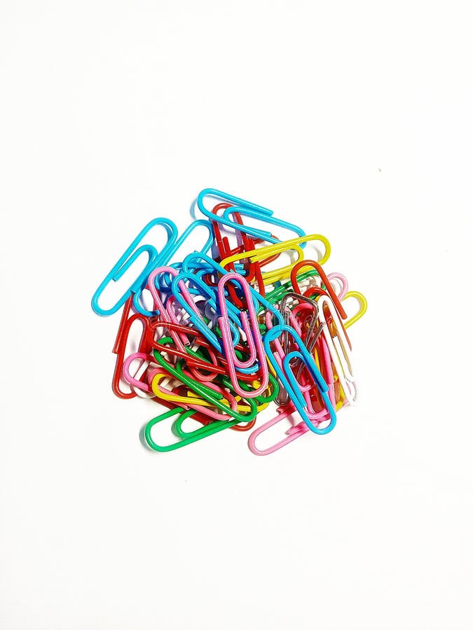 Algunos clips de colores foto de archivo. Imagen de mano - 210659762