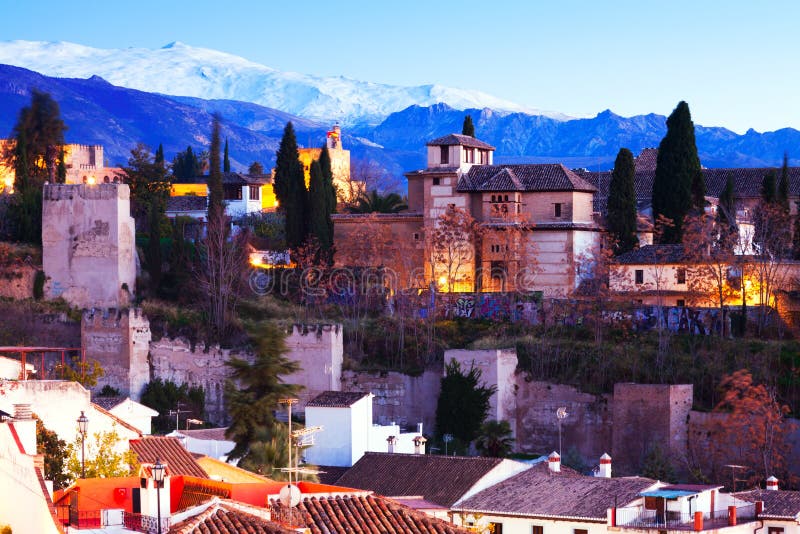 Ansicht Des Alhambras Mit Sierra Nevada Stockbild - Bild von haus ...