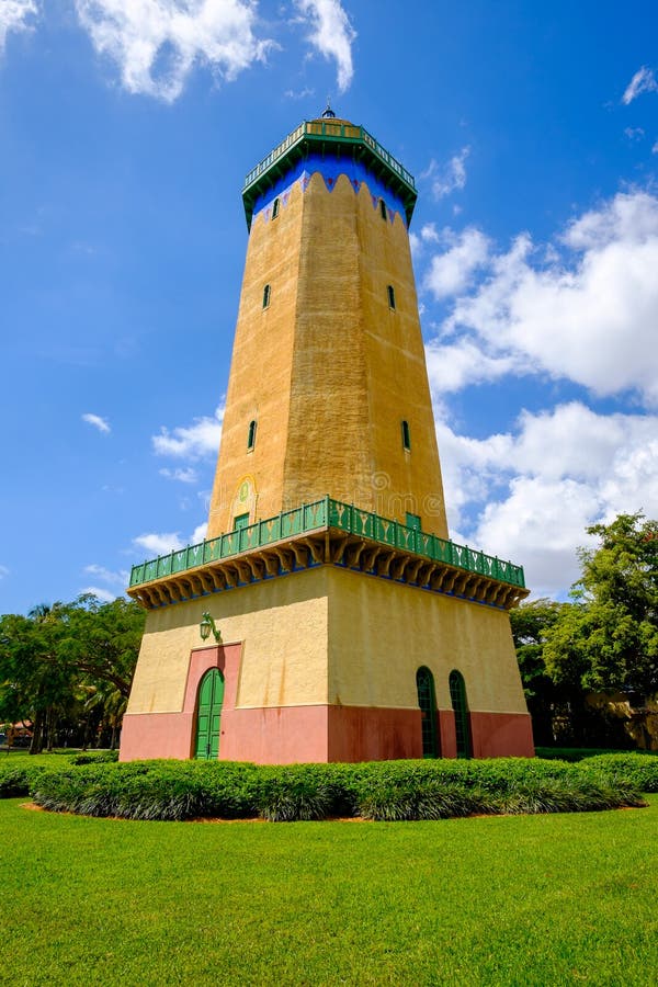 Alhambra Water Tower image stock éditorial. Image du corail - 52434464