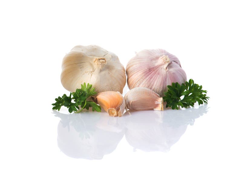 Alho Cru Isolado No Fundo Branco Foto de Stock - Imagem de vitaminas ...
