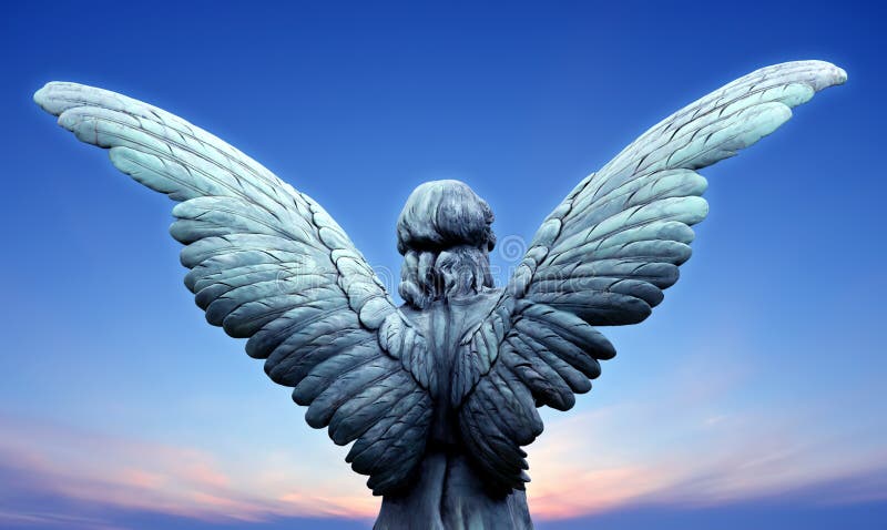 Ali D'angelo Su Cielo Sereno Immagine Stock - Immagine di santo ...