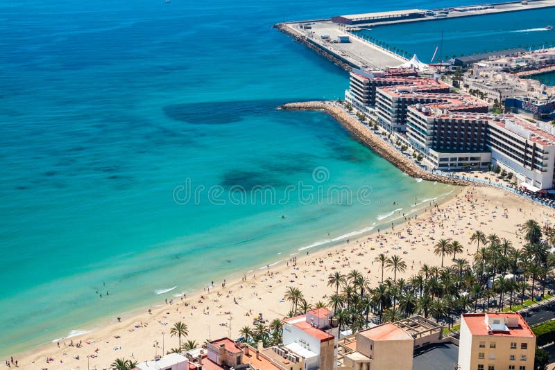 Alicante-Strand und -küste stockfoto. Bild von sunbath - 39789604