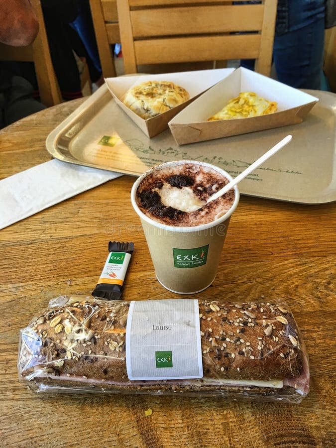 Alimento de Exki imagem de stock editorial. Imagem de alimento - 75695809