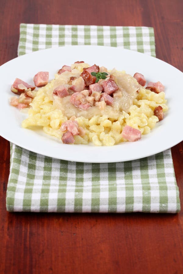 Alimento Nacional Eslovaco - Halushky Imagen de archivo - Imagen de ...