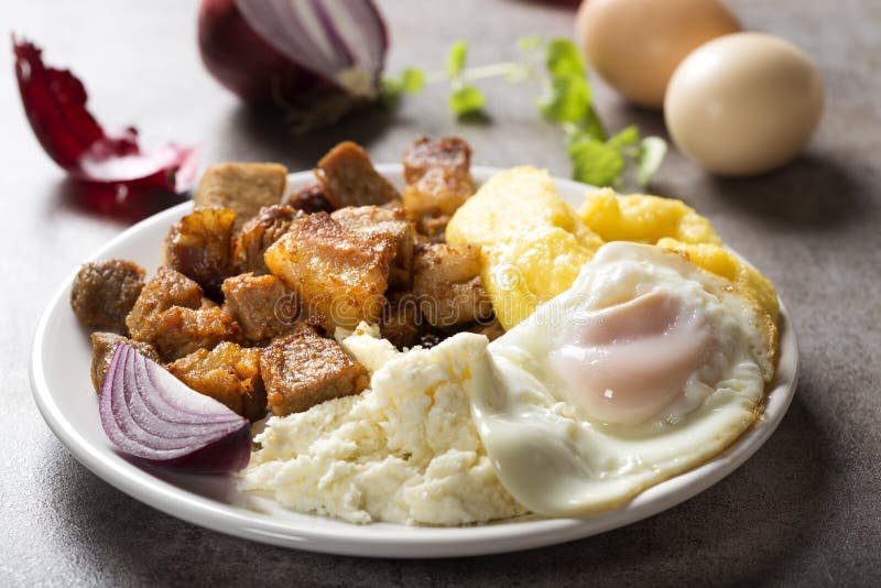 Alimento Romeno Tradicional Tochitura Moldoveneasca Imagem de Stock ...