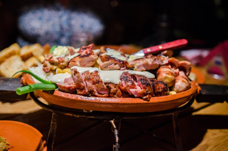 Alimento serbo immagine stock. Immagine di strumenti - 43006153