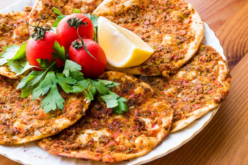 Mini Pizza Turca Lahmacun, Mini Lahmacun Nome Turco; Findik Lahmacun ...