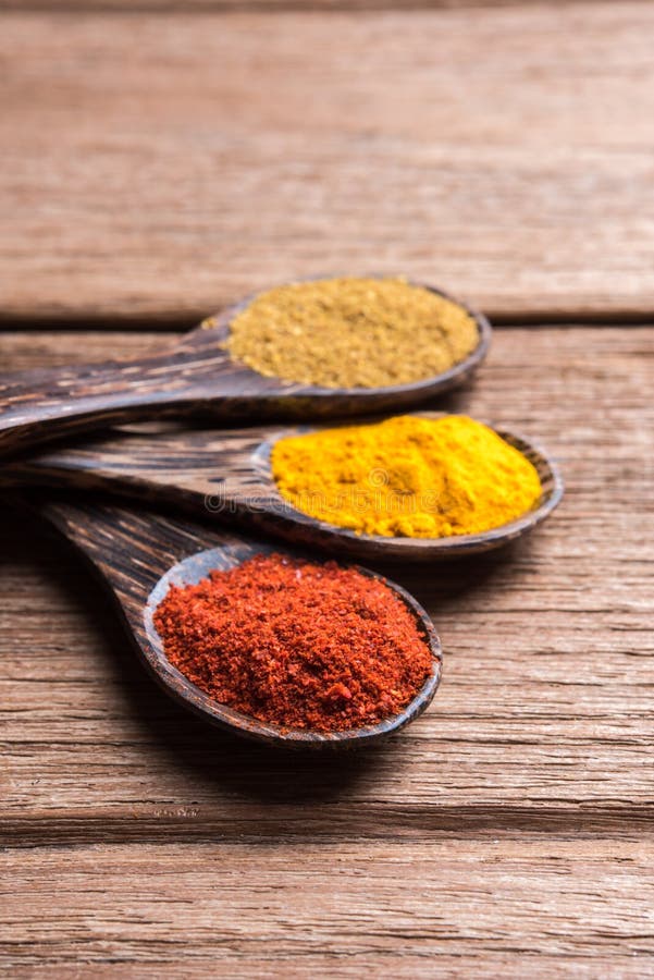 All Spice Powders on the Spoon Stock Image - Image of cinnamon, garlic ...