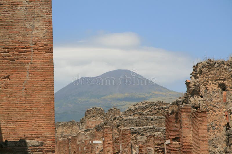 2,880 Vista Delle Rovine Di Pompei E Del Vulcano Del Vesuvio Foto stock ...