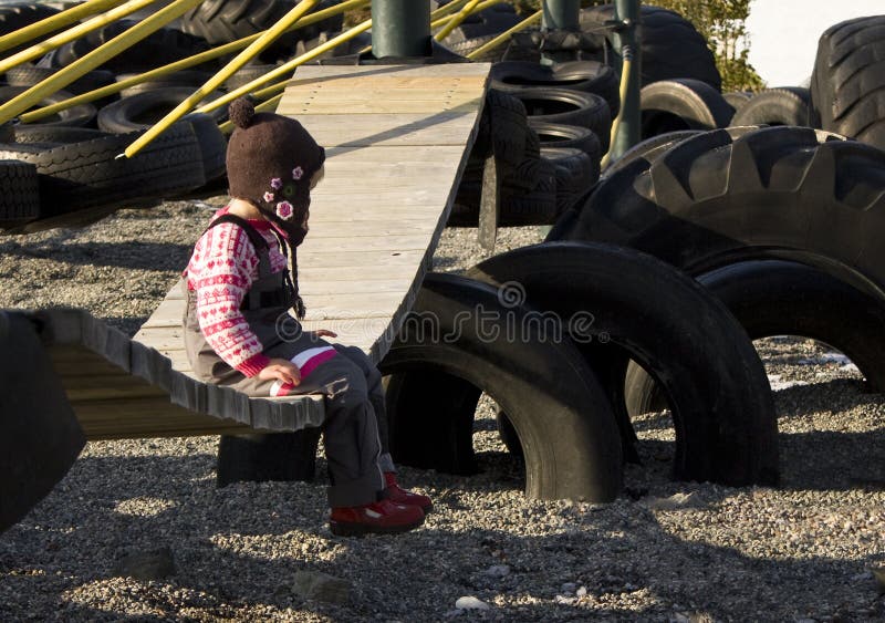 Kinderen Die in De Sneeuw Spelen Stock Foto - Image of kind, mooi: 12566146